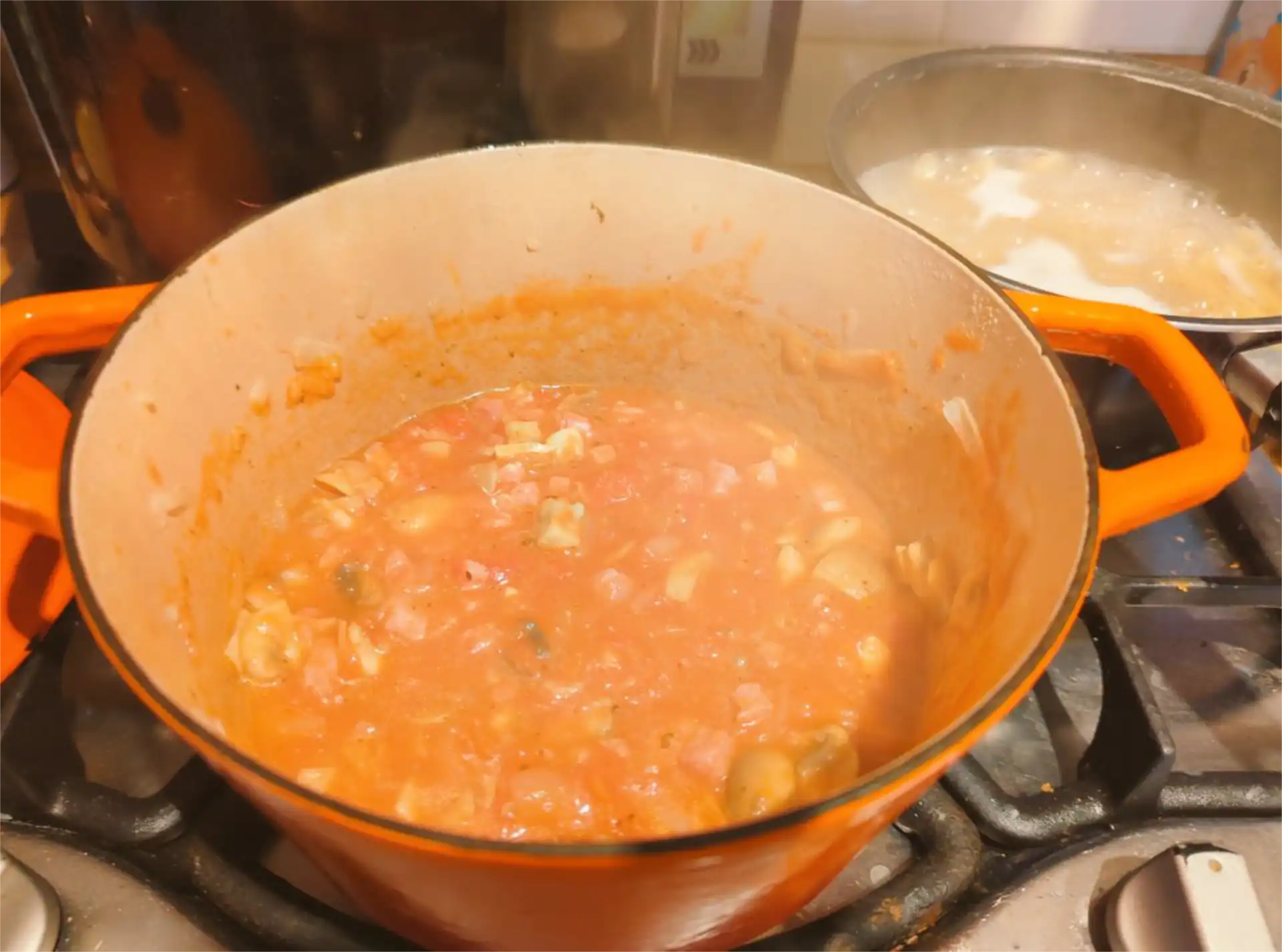 Cheap and easy tomato pasta sauce | Munching Matilda